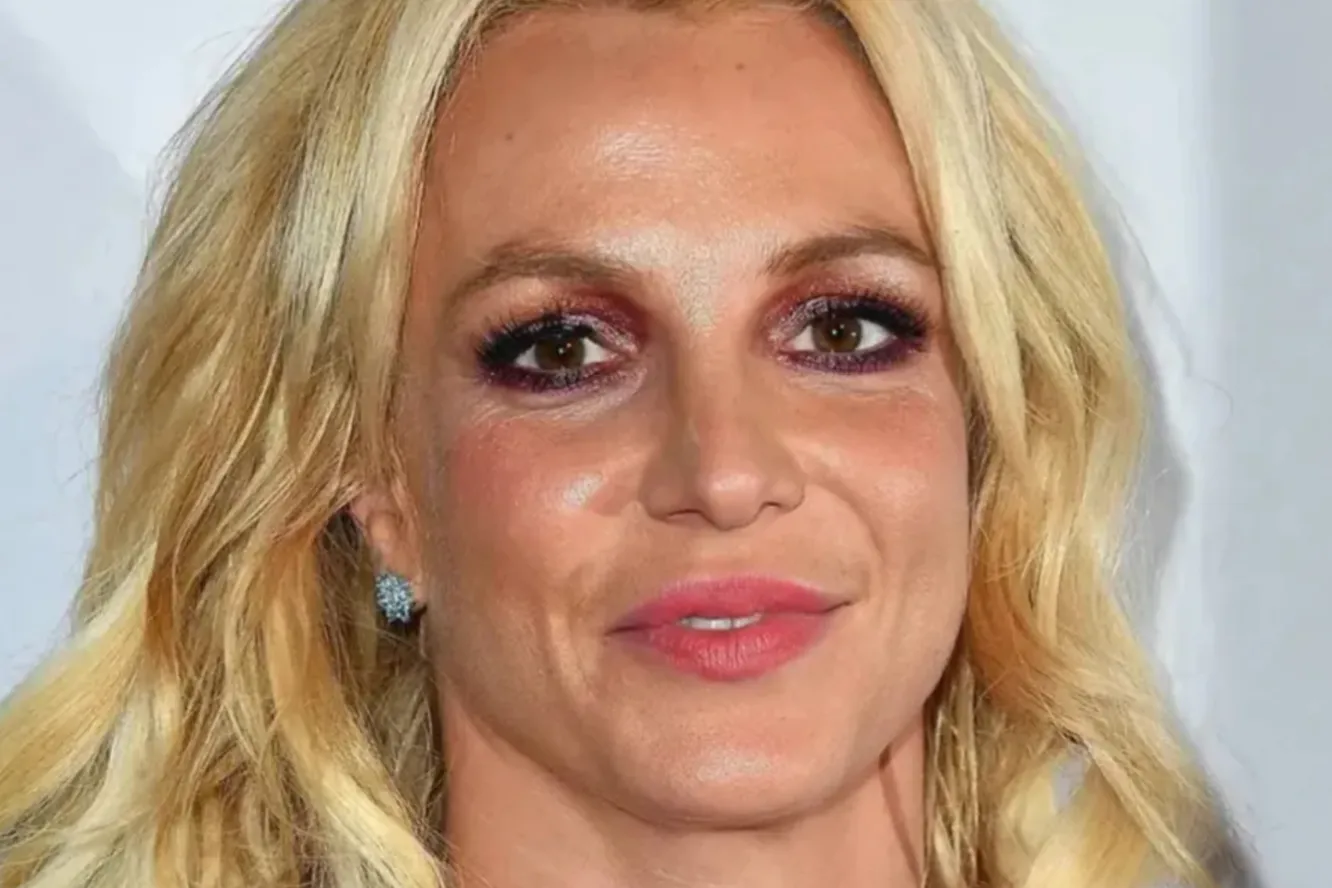 Britney Spears sa zahanbila po tom, čo na videu nechtiac ukázala prsia ...